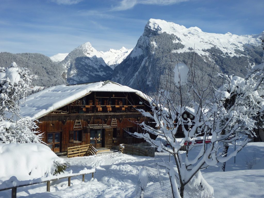 Chalet principal sous la neige 2015 | AB Camps